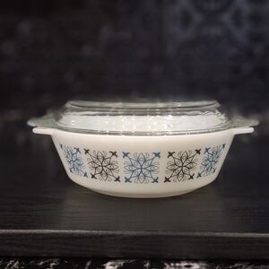 Pyrex | Kitchen | Vintage Jaj Pyrex Chelsea Round Casserole Baking Dish ...
